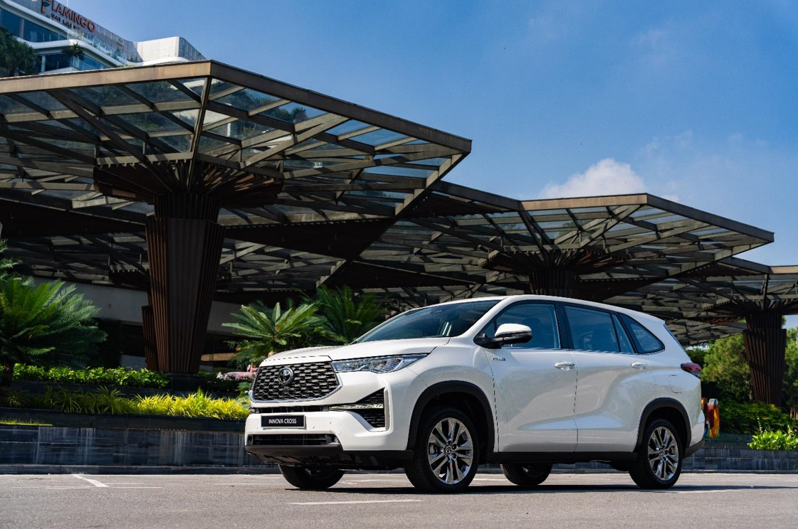 Toyota Innova Cross - xe hybrid bán chạy nhất Việt Nam 2024
