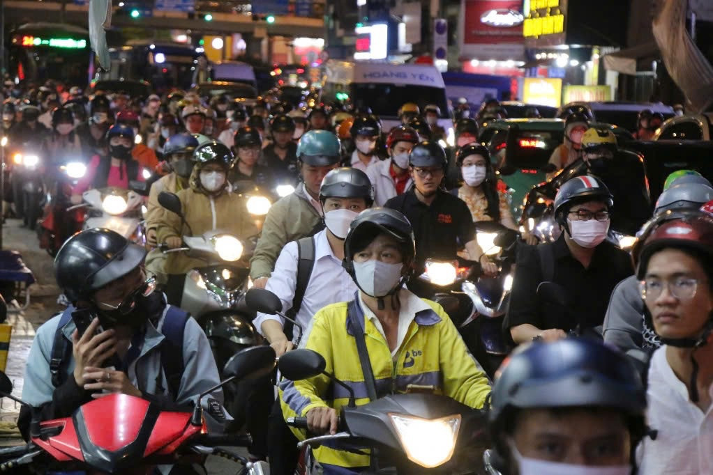 Người dân ngán ngẩm cảnh 'đường chật như nêm' từ trung tâm đến vùng ven ...