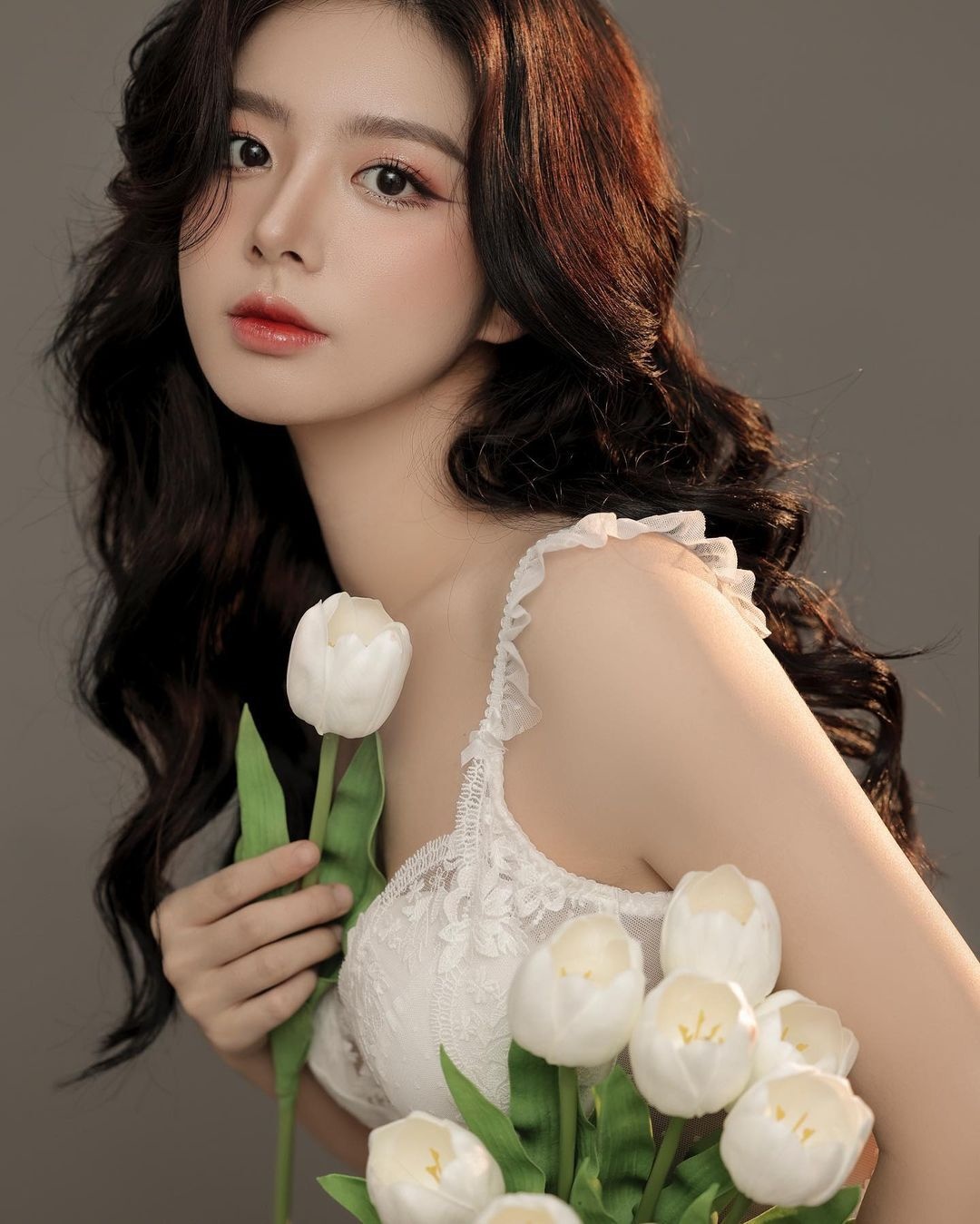 Nhan sắc thăng hạng của hot girl NEU sau 4 năm nổi tiếng