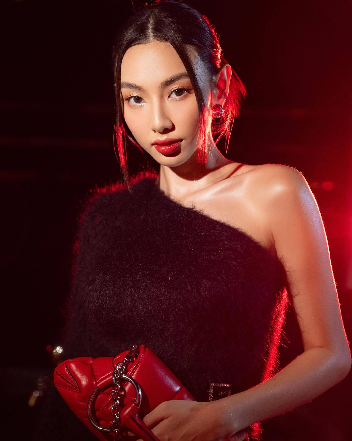 Sao Việt 24/9: Sam lộ vóc dáng bầu bí, Minh Hằng tự tin khoe mặt mộc