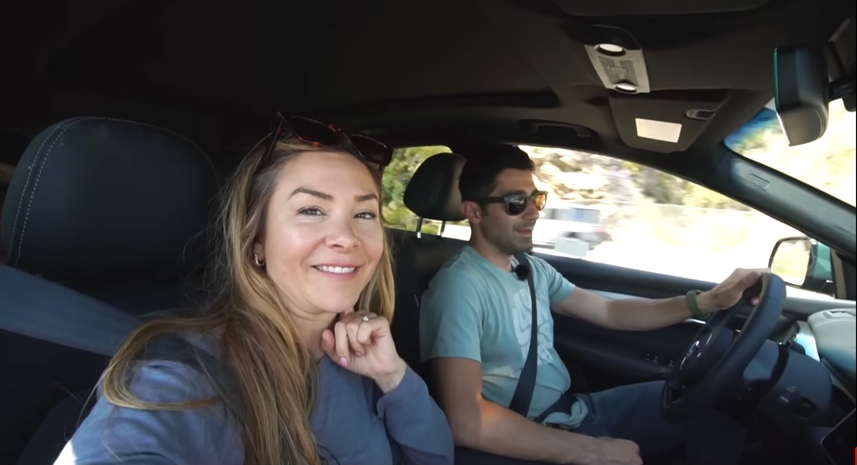 Nữ chuyên gia xe điện người Mỹ: 'VF 8 là một chiếc xe tuyệt vời'