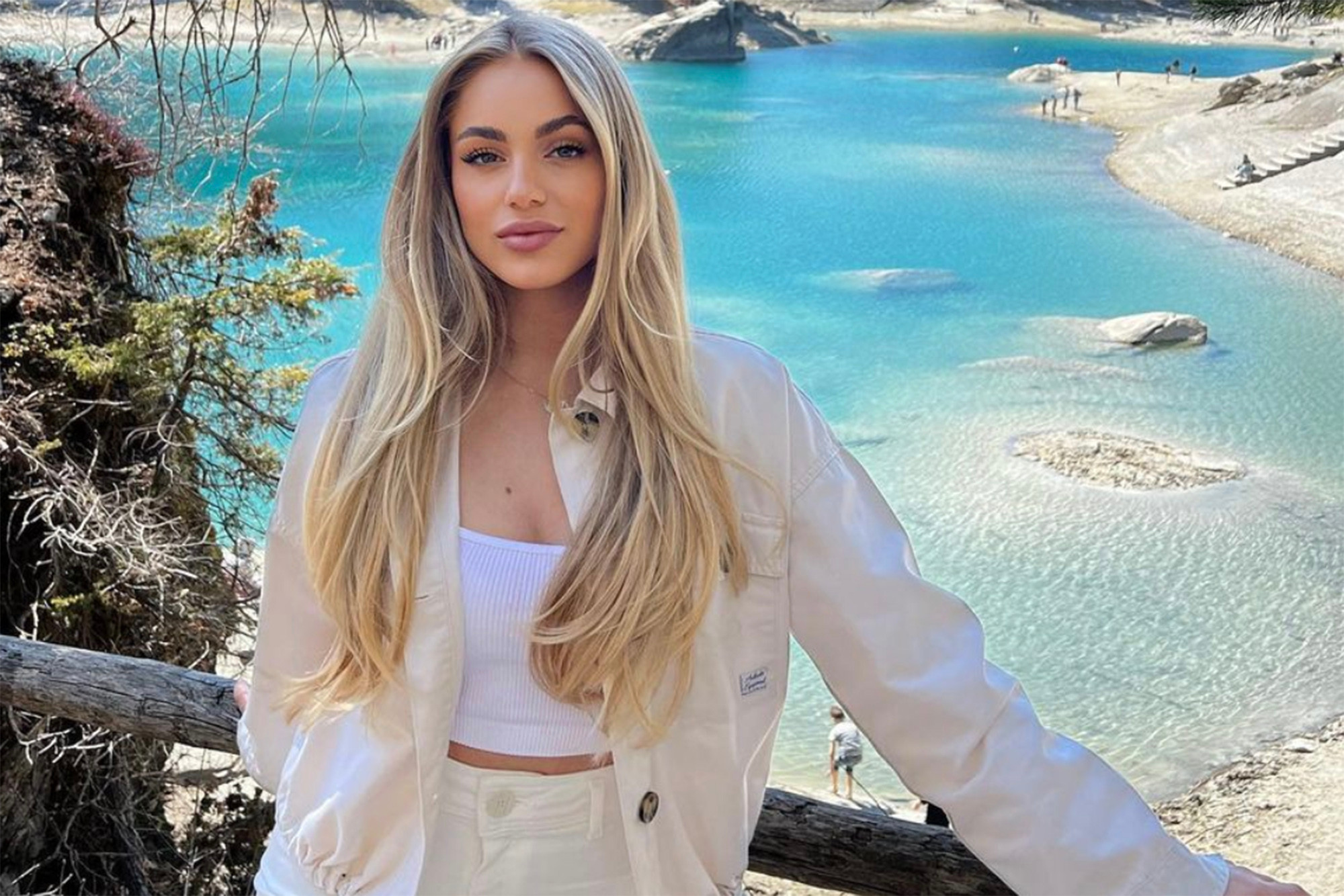 Nhan sắc nữ cầu thủ quyến rũ nhất thế giới thần tượng Ronaldo