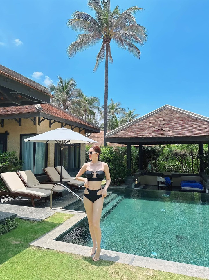 Bảo Thy diện bikini, khán giả xuýt xoa: 'Gái một con dáng chuẩn như người mẫu'