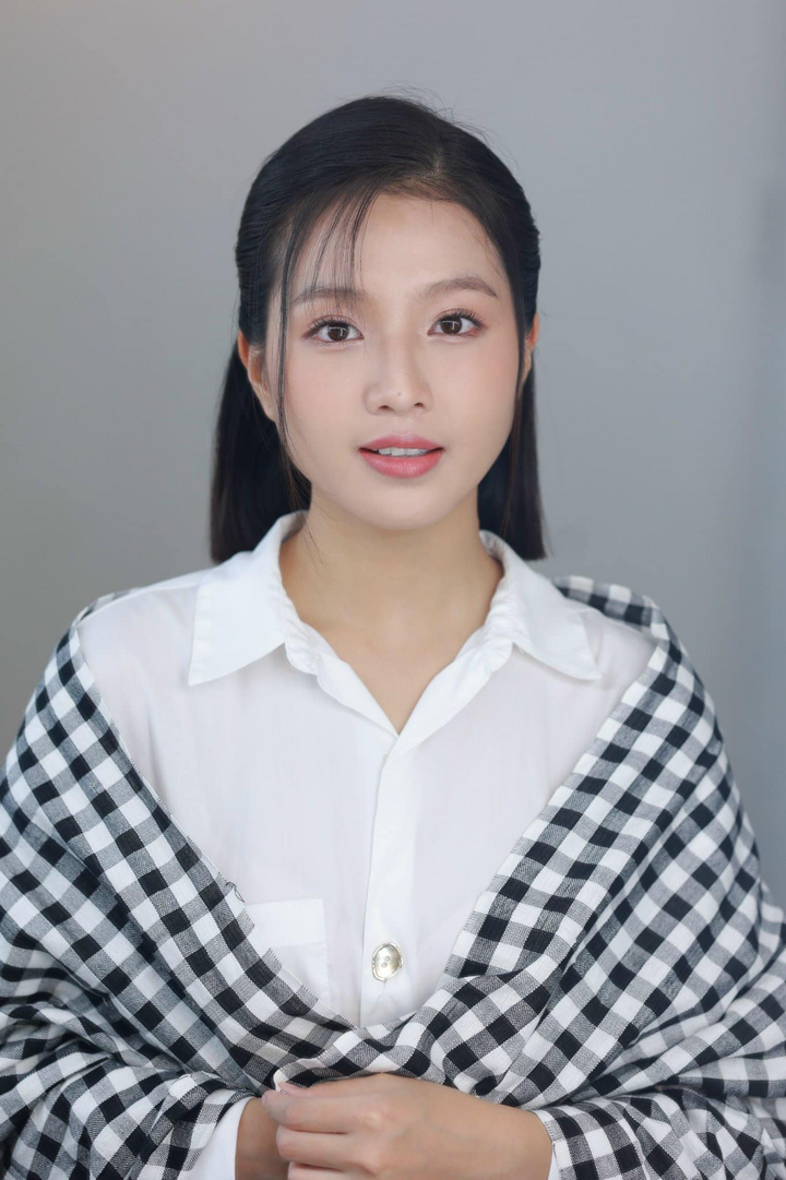 Nhan sắc trong trẻo của Bích Ngọc vai Út Trong ở 'Đất rừng Phương Nam'