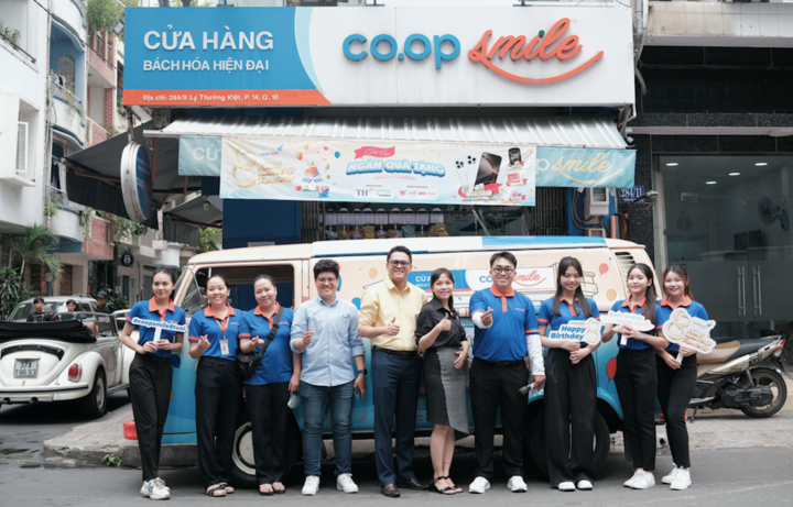 Co.opSmile tổ chức 2 ngày roadshow dạo quanh thành phố mừng sinh nhật lần thứ 8