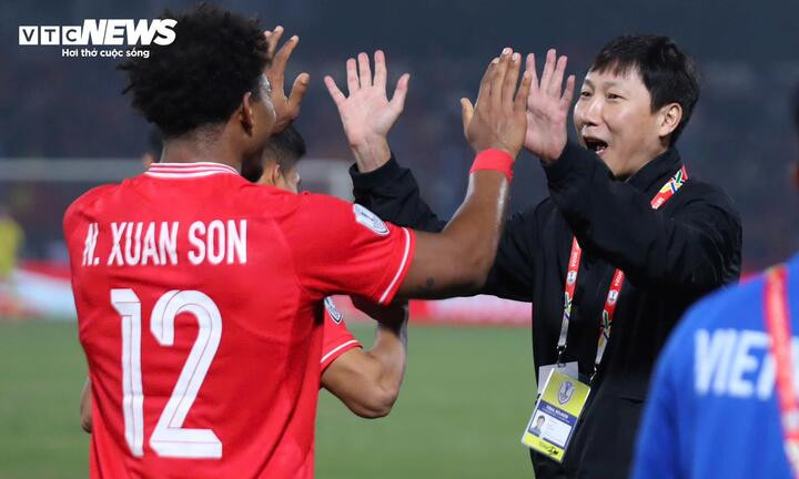 Trực tiếp họp báo Việt Nam vs Myanmar: HLV Kim Sang-sik nói gì về Xuân Son?