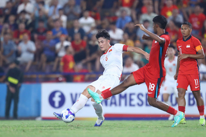 Trực tiếp bóng đá U23 Việt Nam 1-0 U23 Singapore: Văn Thuận mở tỷ số